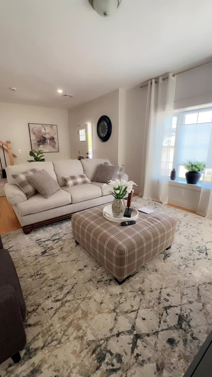 Brand New Stylish & Spacious 3-br Retreat! - Worcester, MA