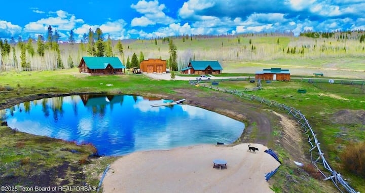 Log Home, Hunting, Skiing, Snowmobiling, Hot Tub! - Wyoming