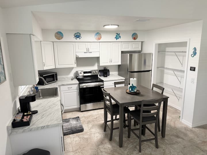The Sandpiper Getaway - Crystal River, FL