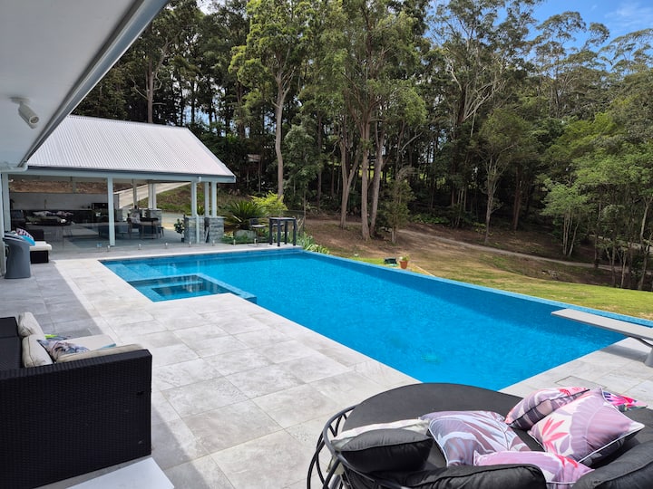 Beautiful Family Home On 5 Acres - Avoca Beach