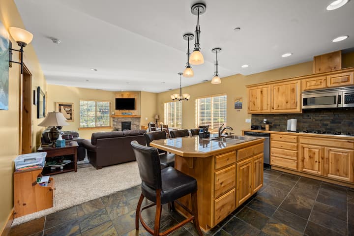 Alpine 2bdrm Suite: Fireplace, Views And Sauna - Kellogg, ID