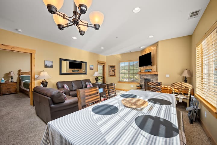 Mountain View Retreat Ski | Bike | Explore - ケロッグ, ID