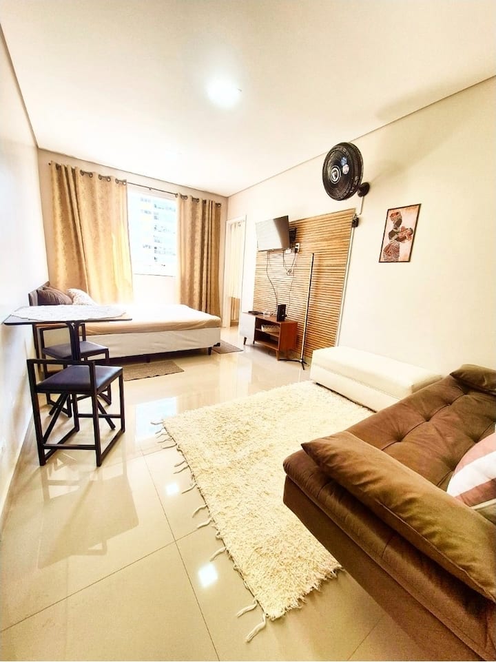 Pé Na Areia/enxoval/wi-fi/próx Do Praiamar/arcond - Santos