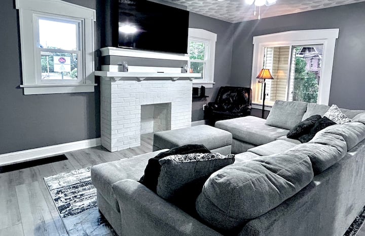 Entire Home In West Akron - Akron, OH