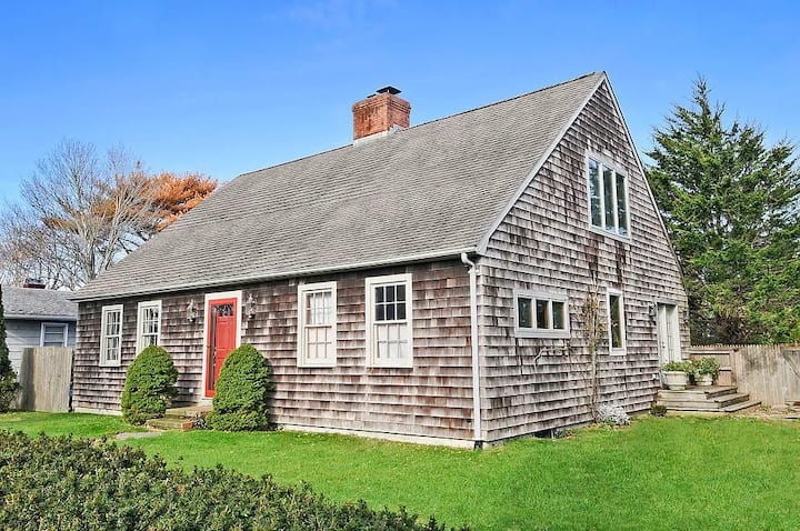 Classic East Hampton Cottage - East Hampton, NY