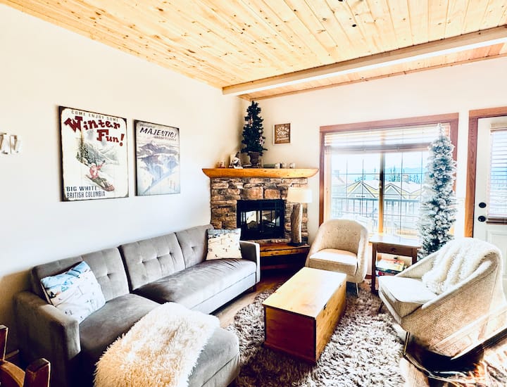 Chalet-bigwhite 3bdr/2ba/ Hottub - Big White Ski Resort, BC