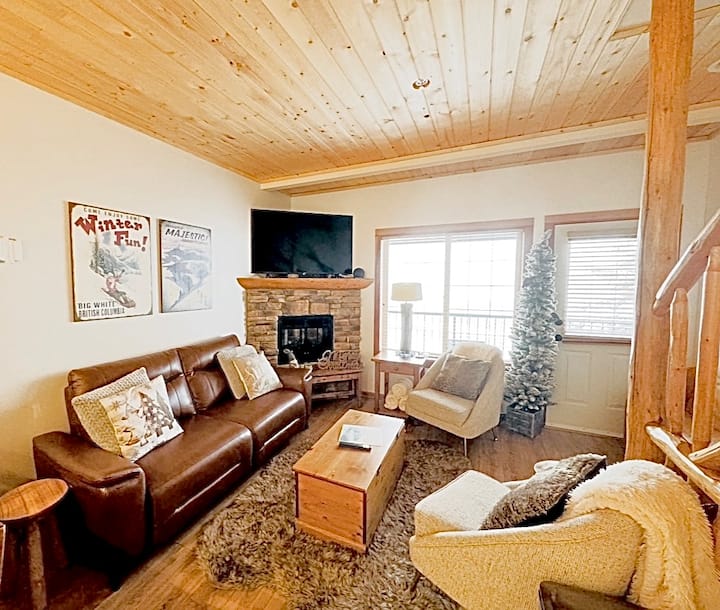 Chalet-bigwhite 3bdr/2ba/ Hottub - Big White Ski Resort, BC