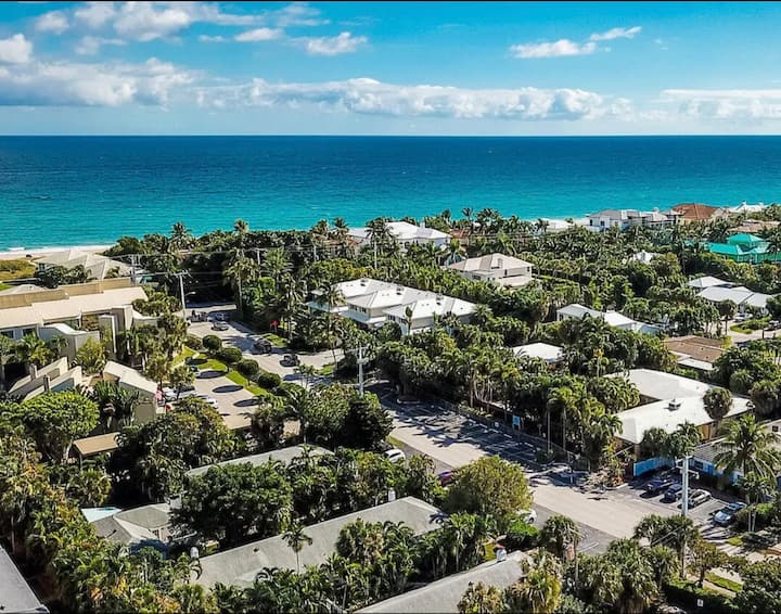 Sun Splashed Bungalow A Block To The Beach - Delray Beach, FL