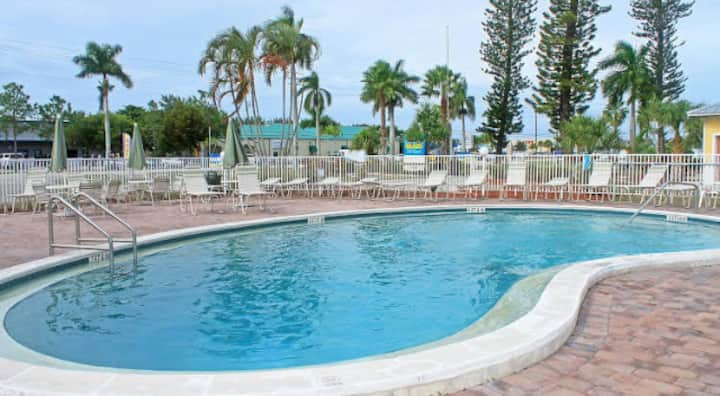 Paradise Resort By Fort Myers Beach - Fort Myers Beach, FL