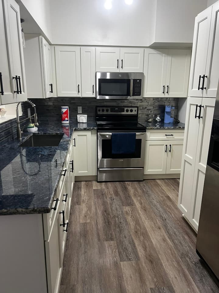 Modern Stay In Central Brandon - Brandon