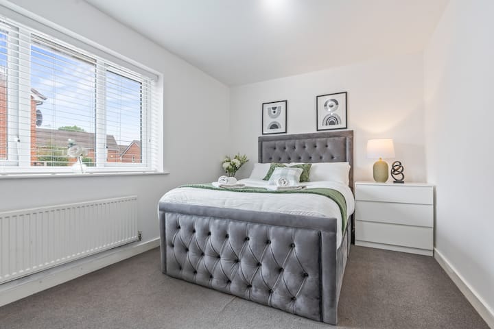 40% Long Stays| 2bd W/driveway - Coventry