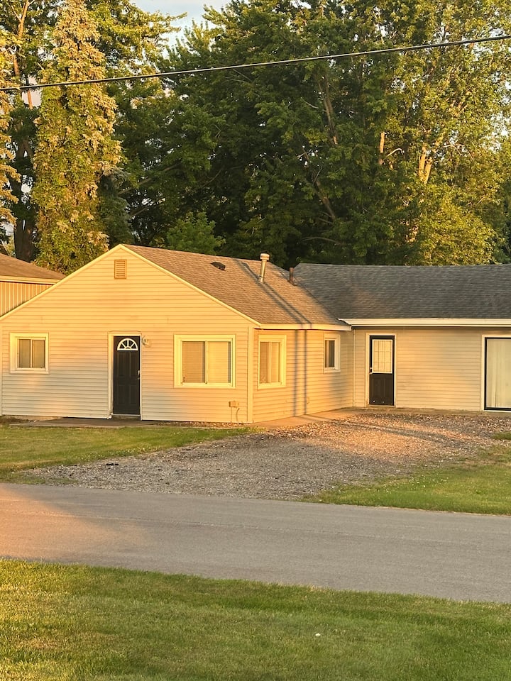 Quiet, Spacious, & Close To The Saginaw Bay! - 貝城