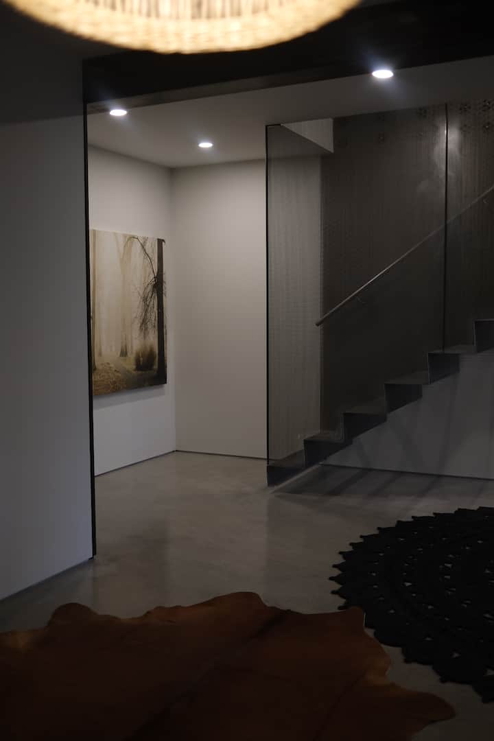 Modern Retreat • Spa Shower • Quiet + Hot Tub - Saanich