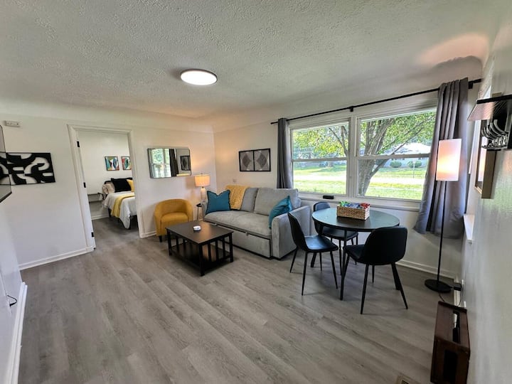 King Bed | Pet Friendly | Modern Retreat | Cle-bw - Columbia, OH