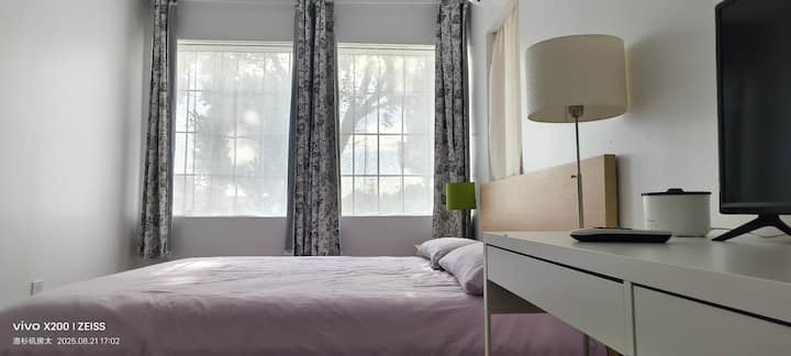 Awesome 1bed 1bath And 1-living! - Claremont, CA