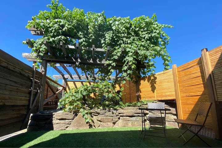 Studio Suite W/ Outdoor Space - West Kelowna