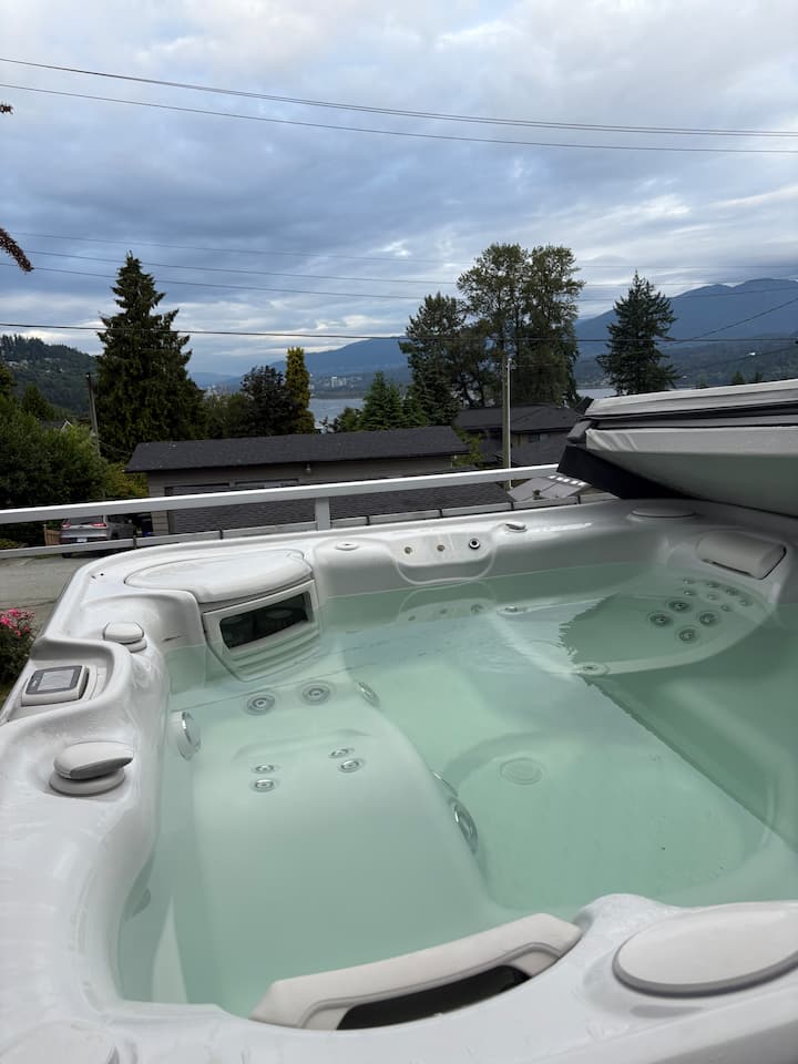 Deb’s Sunset Haven And Hottub 2 - Burnaby