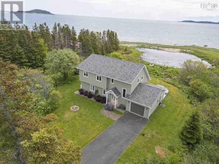 Beach House - Ingonish Beach, NS