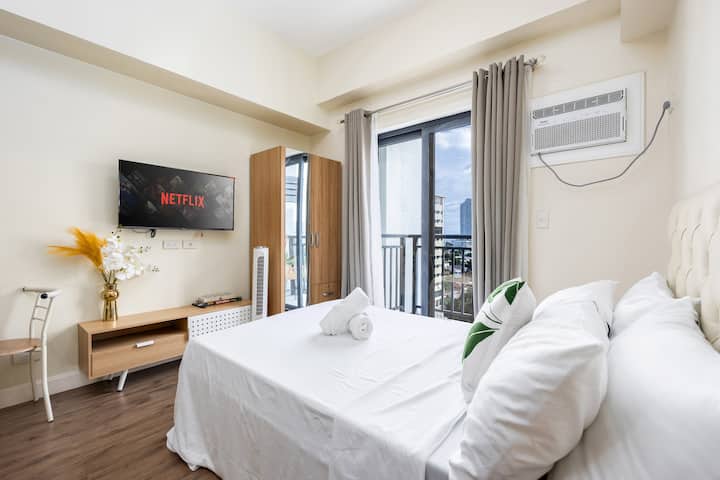 Condo With Balcony Amazing View City Lights/pool - Cebú