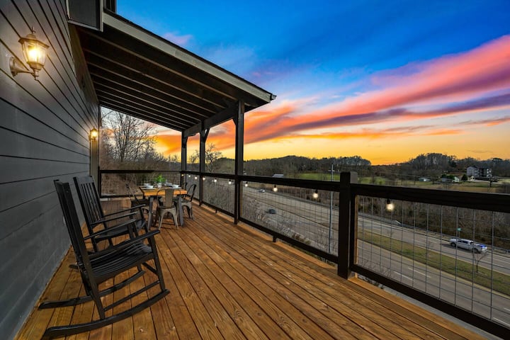 The Smokies Are Calling - Sevierville, TN