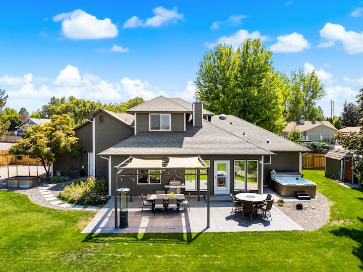 Outdoor Oasis W/ View & Hot Tub - Boise, ID
