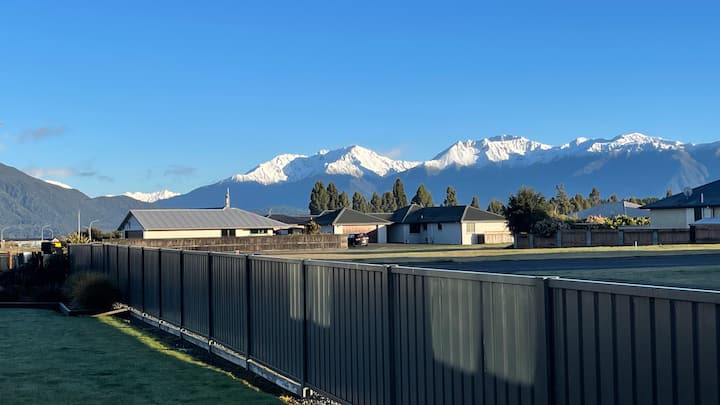 Modern On Orbell - A Rural-town Retreat - Te Anau