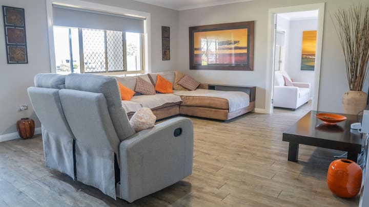 Stays With Ripley
3 Min To Hosp/beach
Pet Friendly - Hervey Bay