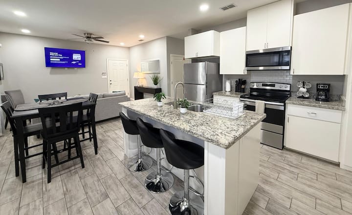 Cozy And Stylish | 3 Bedroom Apt - Pharr, TX