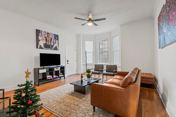 Stylish 2br Near Games, Dining + Pet Friendly - Pittsburgh, PA