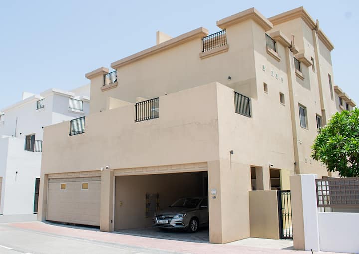 Home Away From Home - 4br + Maids Villa In Jvc - Dubaï
