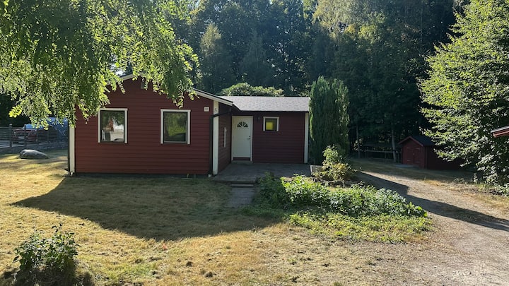 Skogsnära Stuga I Ludvigsborg - Höör