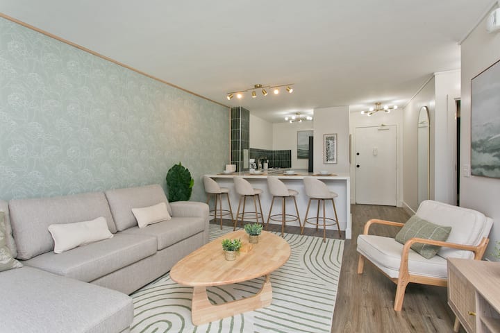 New Monstera Masterpiece Block To Beach In Waikiki - Honolulu, HI