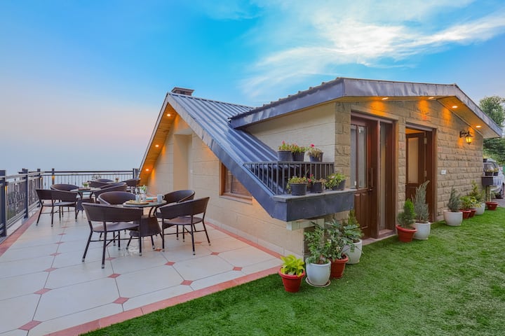 Hilltop Escape W/ Views, Garden, & Outdoor Lounge - Kasauli