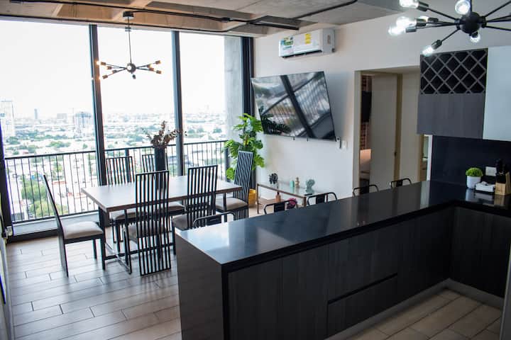 Majestic Views | Prime Location | 3br | 9 Guests - Monterrey