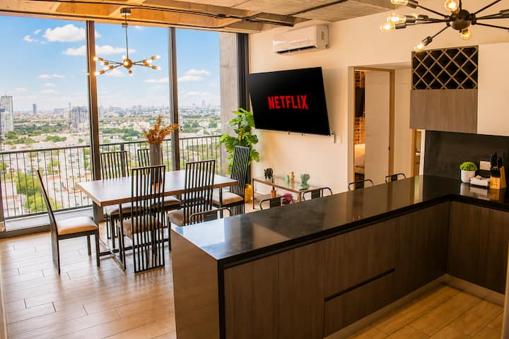 Majestic Views | Downtown | 3br | 9 Guests - Monterrey