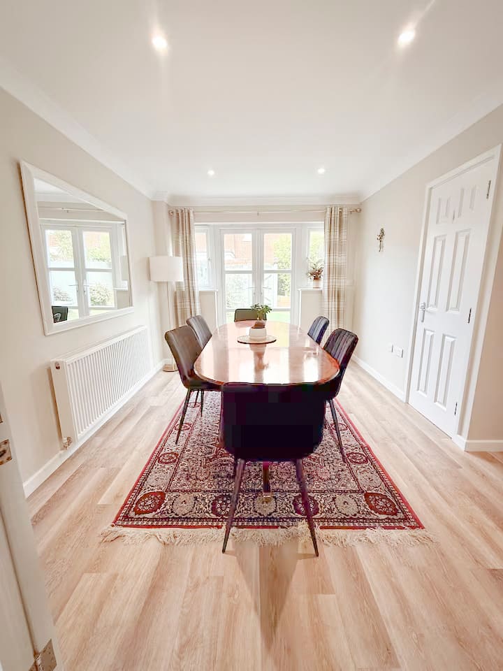 A Relaxed Poole Stay | Work, Family & Pets - Poole