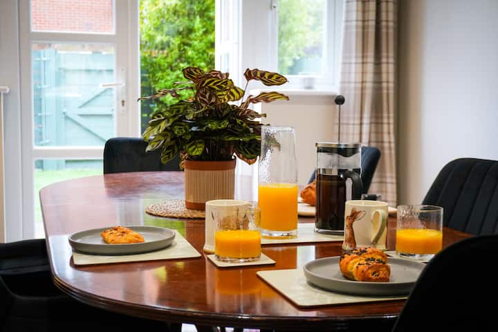 Host Harmony | Pet Friendly 3bd Beach Escape - Sandbanks