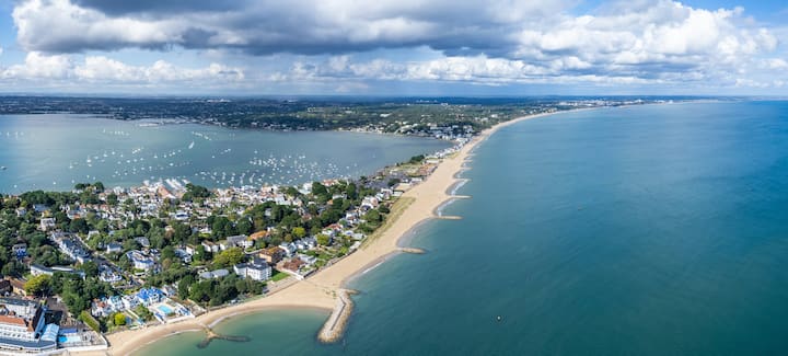 A Relaxed Poole Stay | Work, Family & Pets - Sandbanks