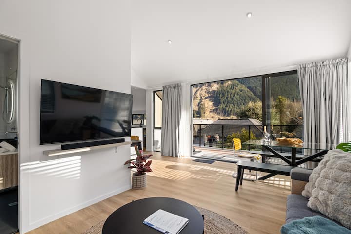 Contemporary Living In Town Centre On Sterling - Queenstown
