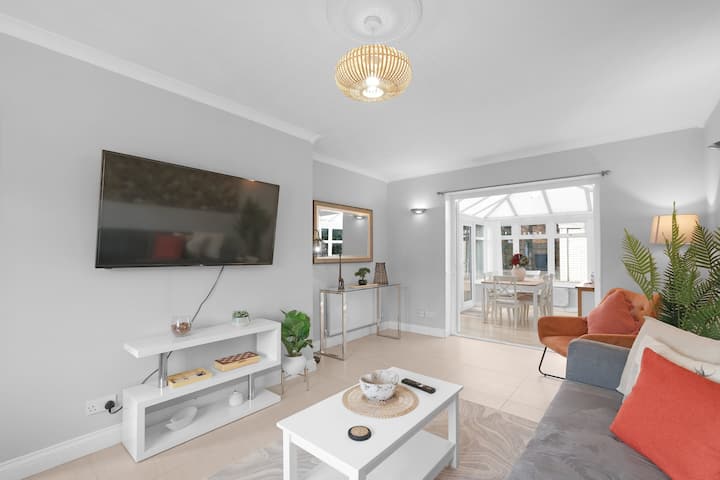 Keel Drive Modern 3-bedroom, 2.5-bathroom Home - Slough