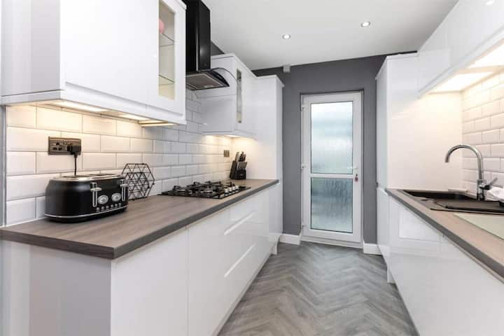 3br House•parking•city Train - Glasgow