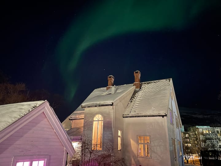 Live Small. Explore More. - 트롬쇠