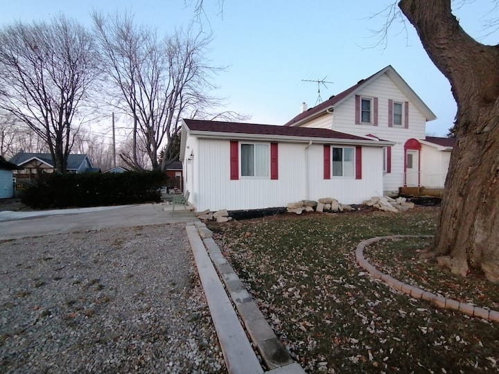 Erie Wine & Country House - Leamington