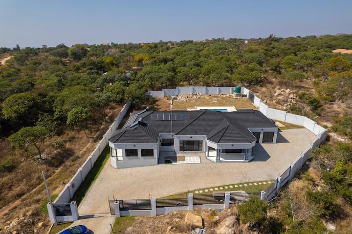 Luxury Secluded 5-bed With Pool - Zimbabwe