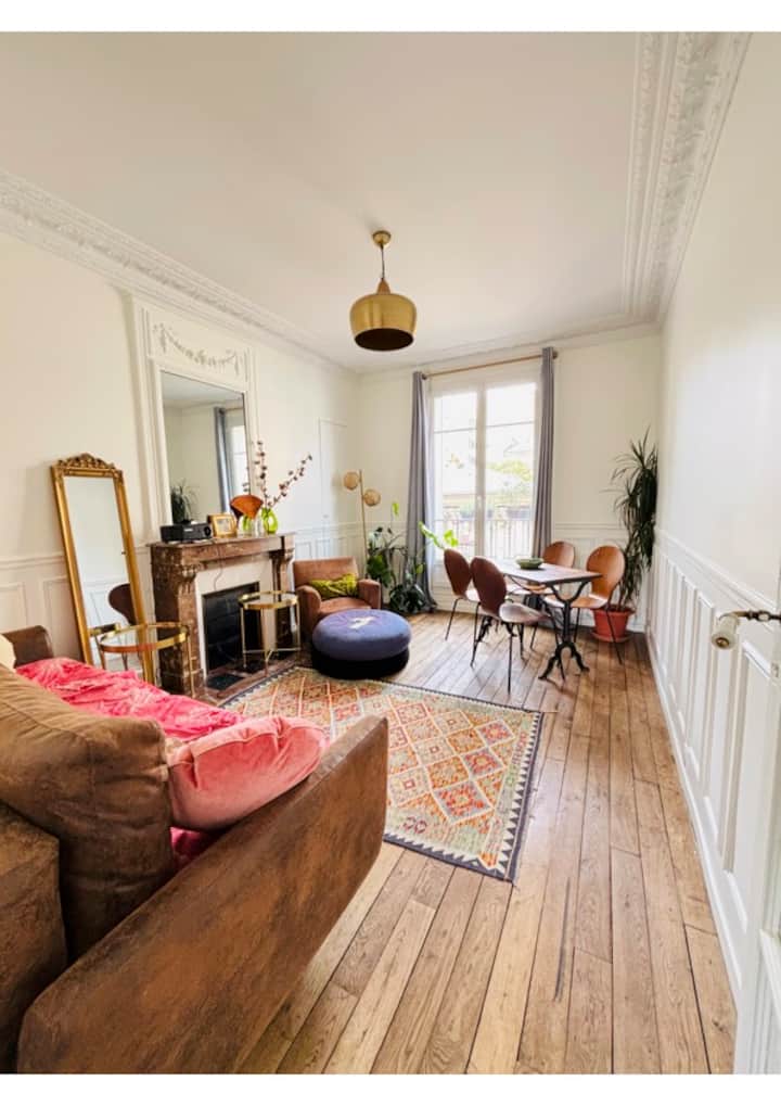 2p Lumineux- Buttes Chaumont - Paris