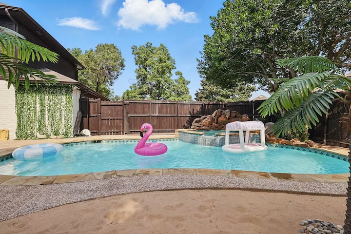 Modern Plano Oasis With Pool | Near Shops & Dining - Plano, TX