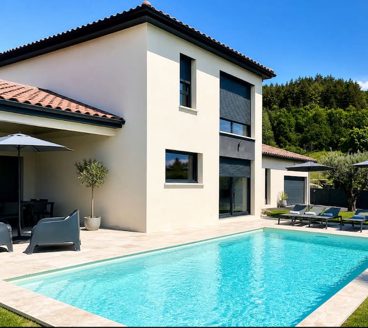 Villa Climatisée Avec Piscine - Tarare