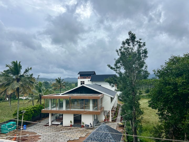 @ Ckm With Pool And Lake - Chikmagalur