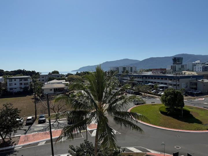 Bright Apartment Near Esplanade - Australia