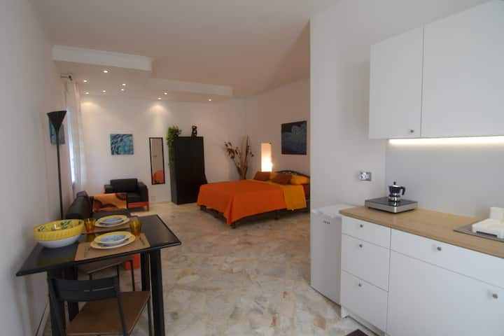 Akis House - Camera Indipendente Fronte Mare - Aci Castello